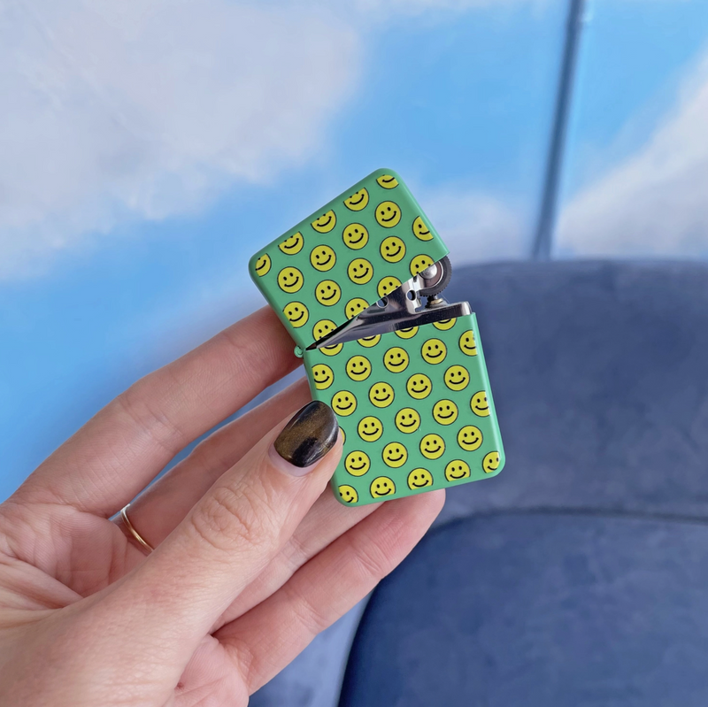 Green Smiley Lighter – Colorful Natalie